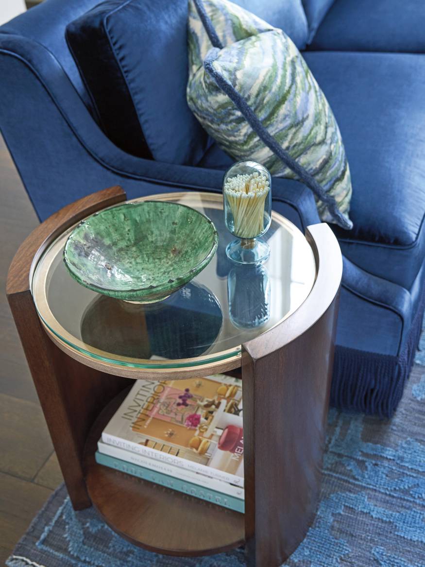 743-956 | Lennox Round Accent Table | Rendezvous| Lexington Home